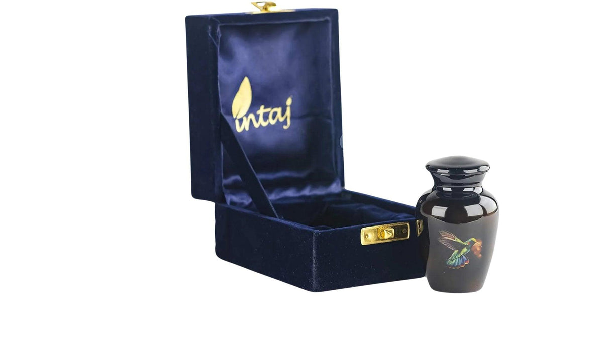 Black urns – INTAJ